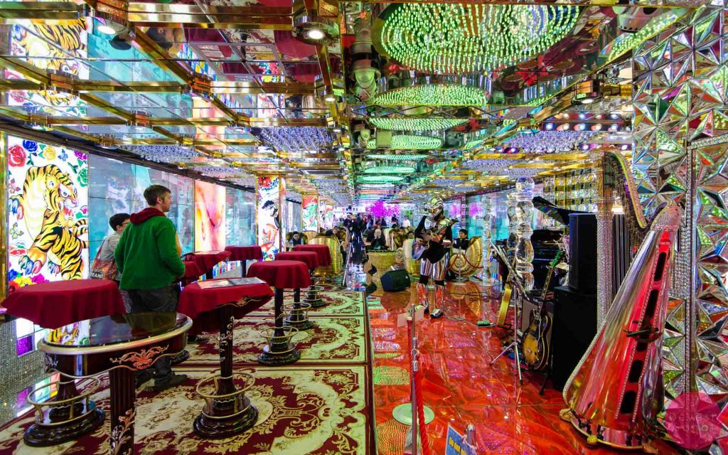 Robot Restaurant, Shinjuku, Tokyo - My Review & Is It Worth it?